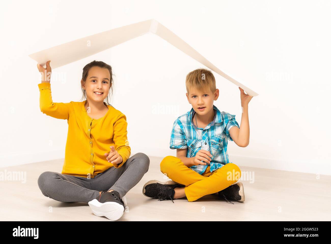 children with roof on white background Stock Photo - Alamy