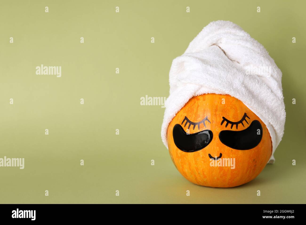 Spa concept with pumpkin on green background Stock Photo - Alamy