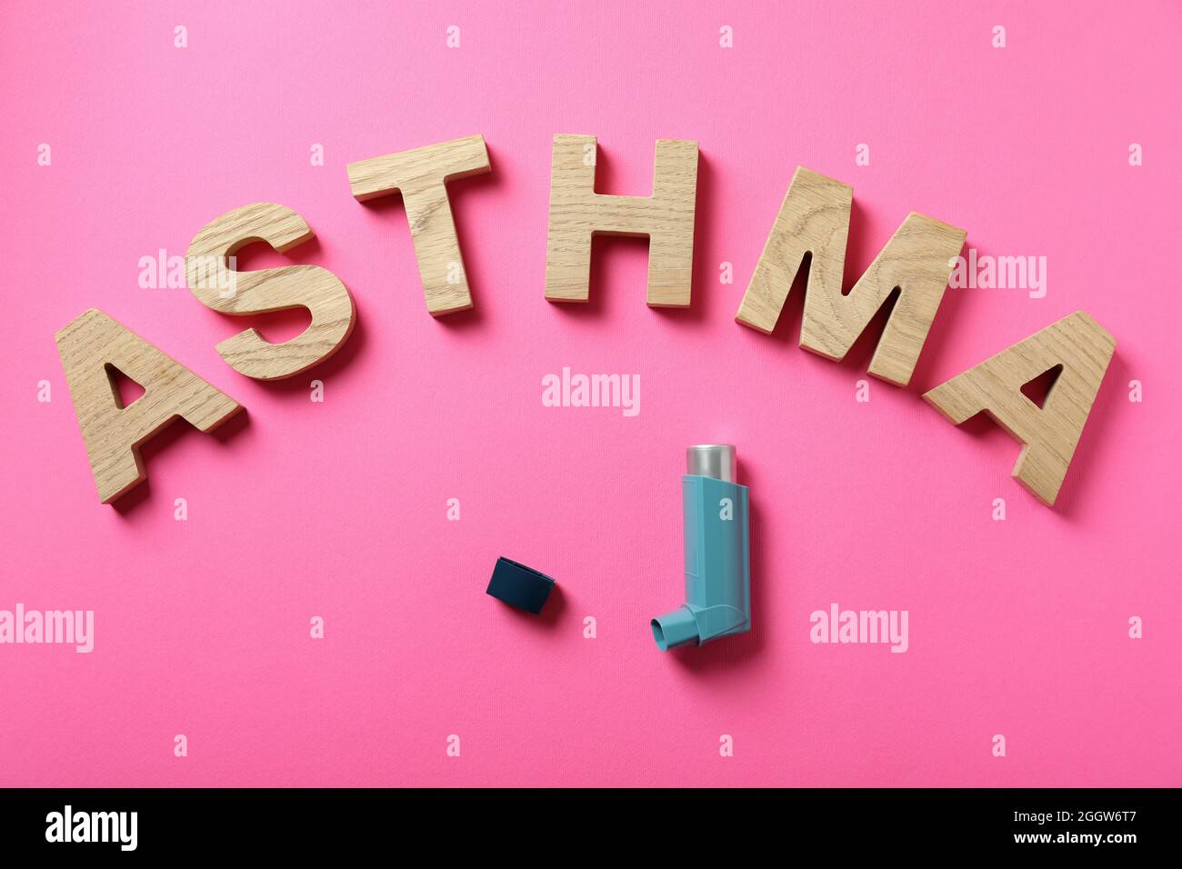 Word Asthma made of wooden letters and inhaler on pink background Stock ...