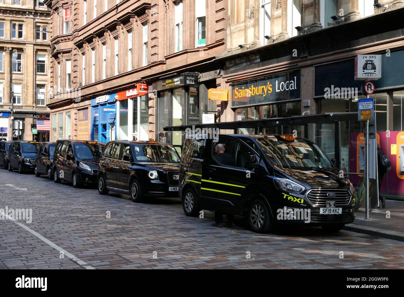 Taxi rank outside Glasgow Central Station, Gordon Street,Glasgow City ...