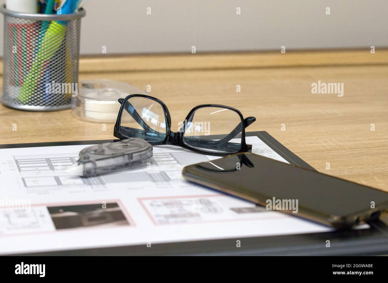 Work desk of an office worker, close up Stock Photo - Alamy