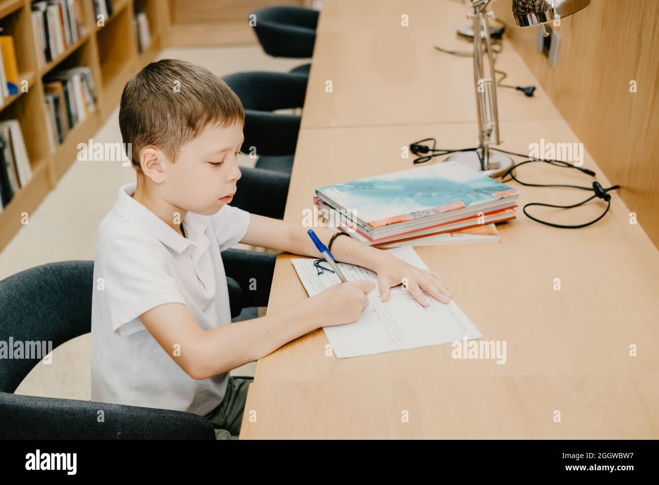 Secondary pupil writing hi-res stock photography and images - Alamy