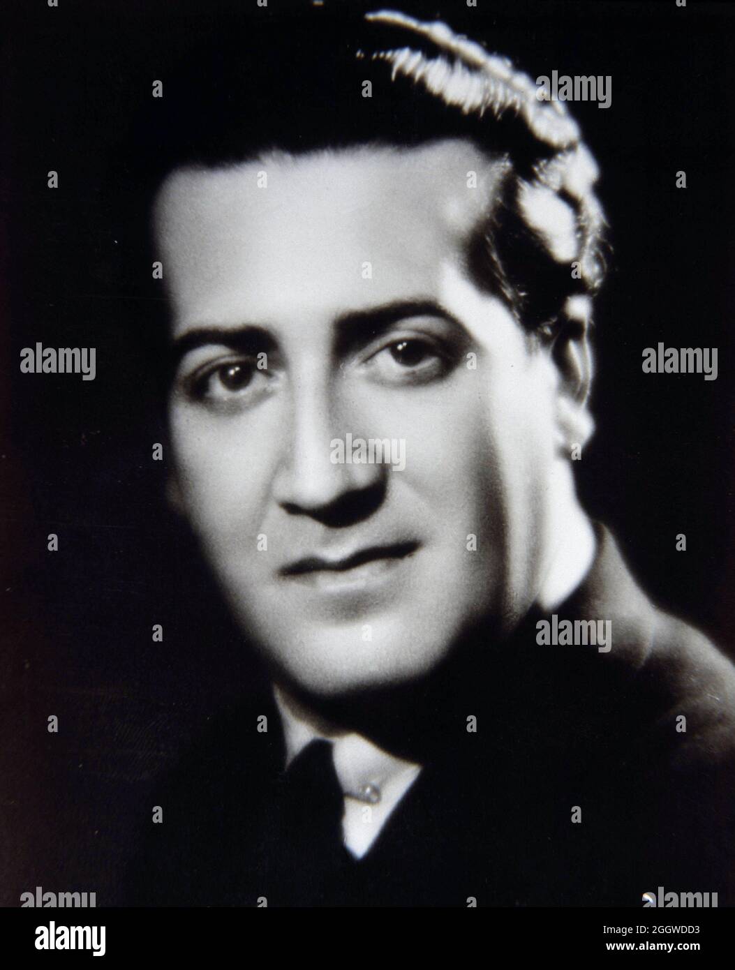 LEON, RAFAEL DE . ESCRITOR ESPAÑOL 1908-1982. AÑO 1942 Stock Photo - Alamy