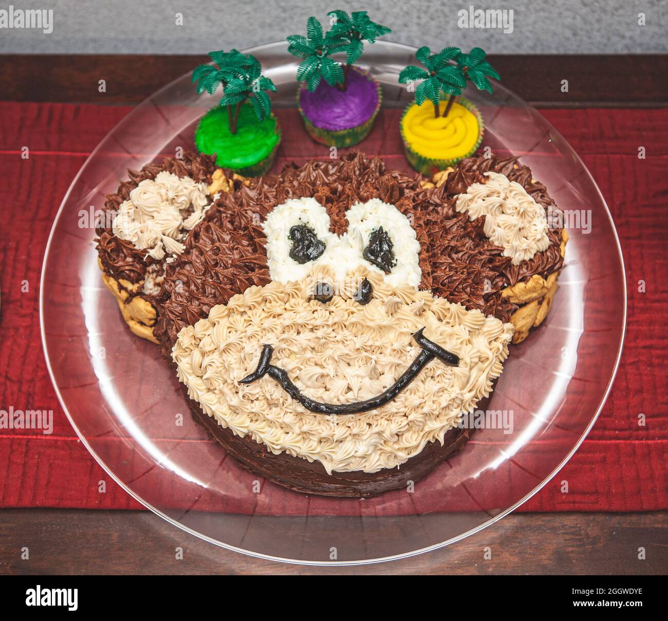 Top view of kids' birthday party table Stock Photo - Alamy