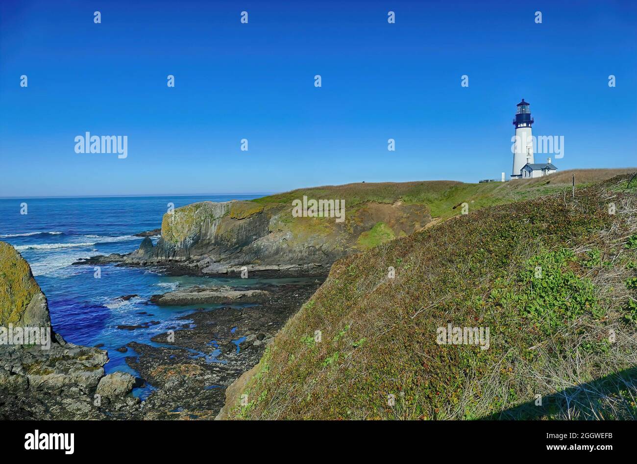 Yaquina Head lighthouse on the Pacific coast at Newport, Oregon Stock Photo - Alamy