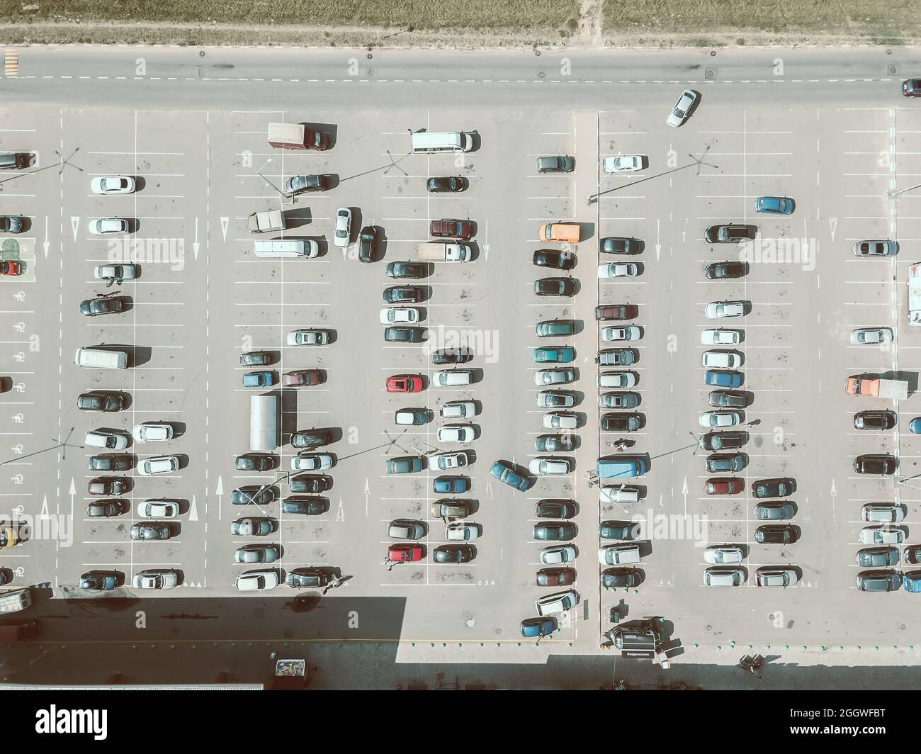 Car parking lot aerial organized hi-res stock photography and images ...