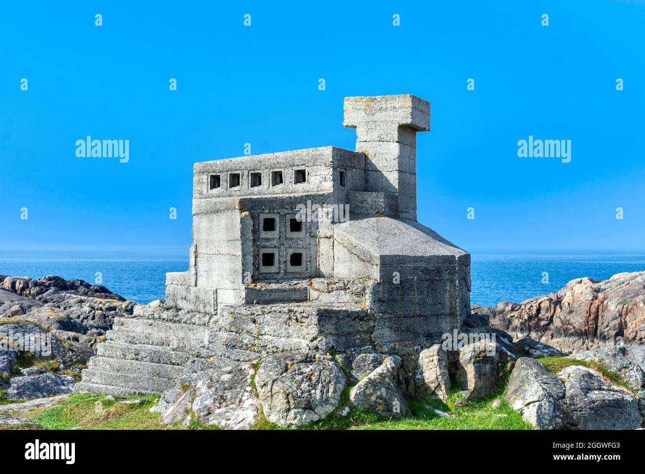 Achmelvich hermits castle scotland hi-res stock photography and images ...