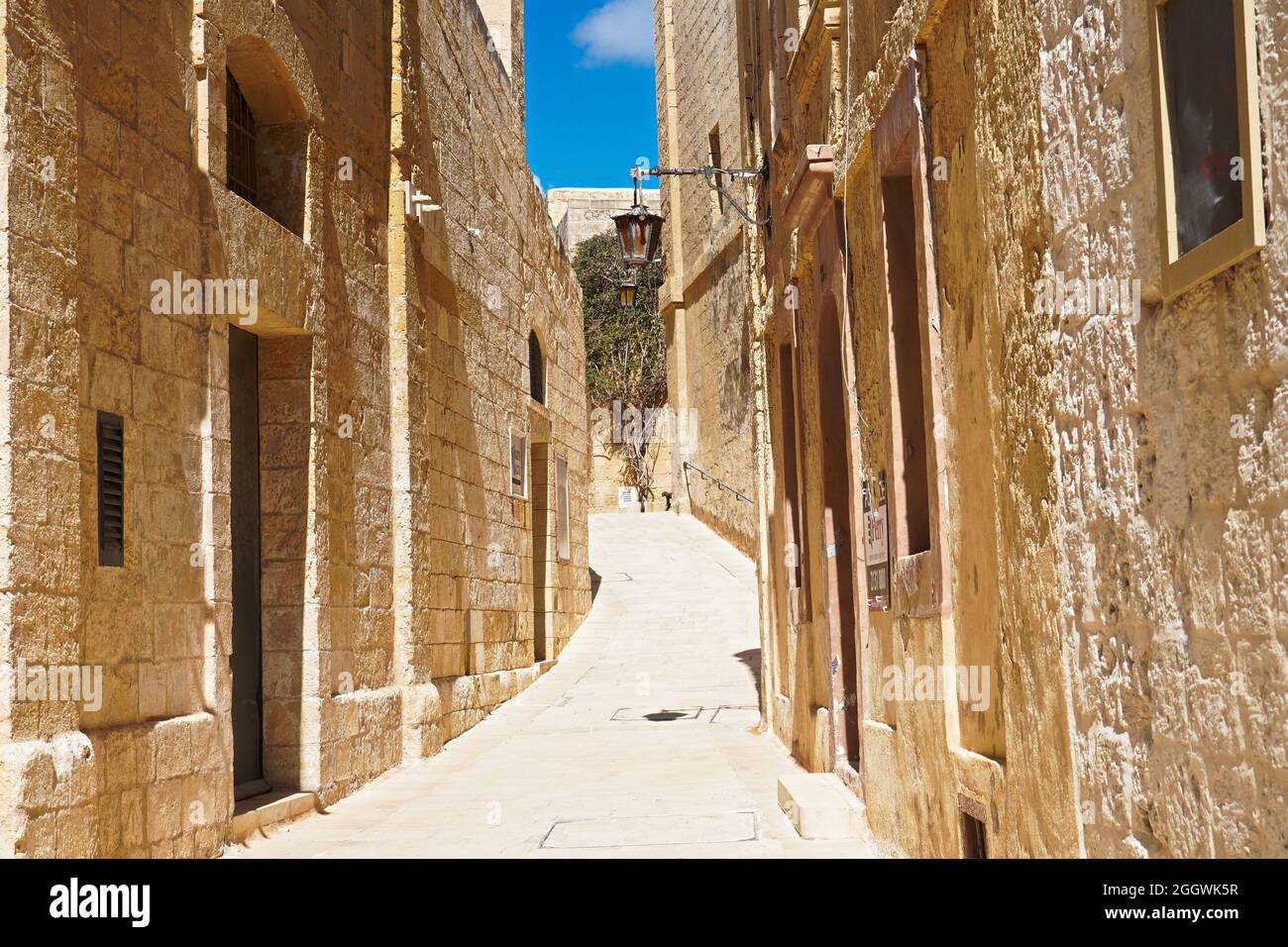 Romantic alleys and beautiful architecture hi-res stock photography and ...