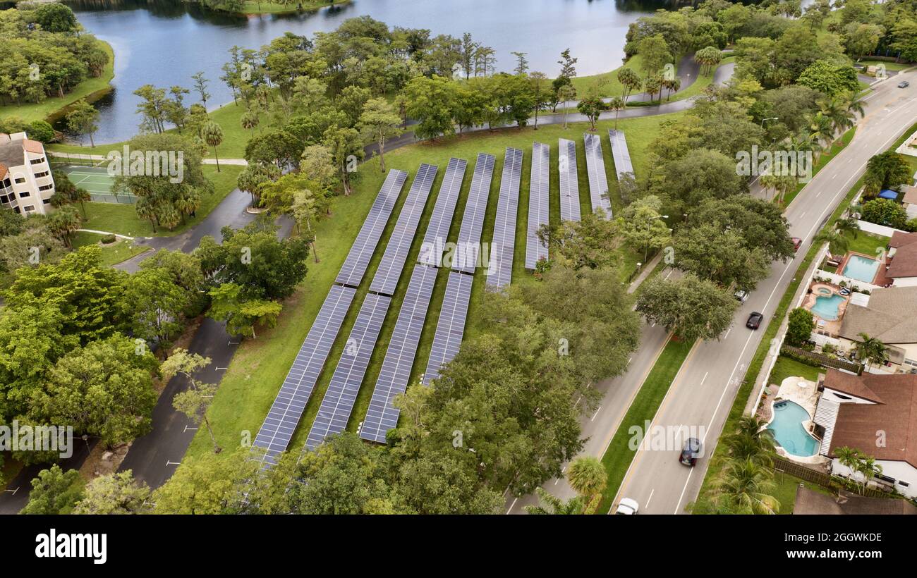 Solar field florida hi-res stock photography and images - Alamy