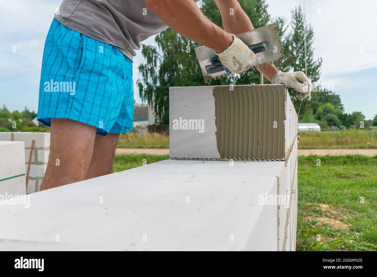 Master laying gray concrete hi-res stock photography and images - Alamy