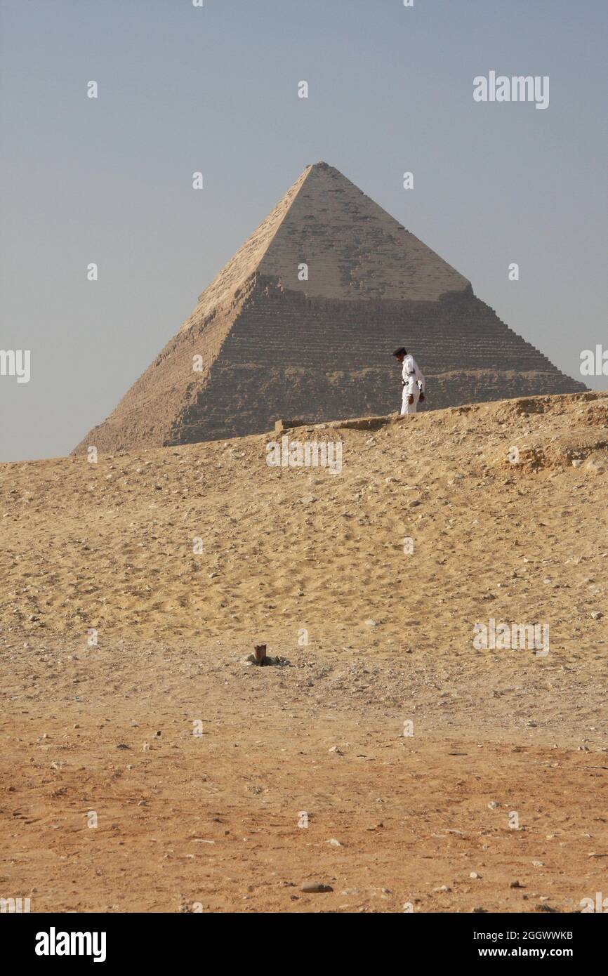 View of the Great Pyramids of Giza Stock Photo - Alamy