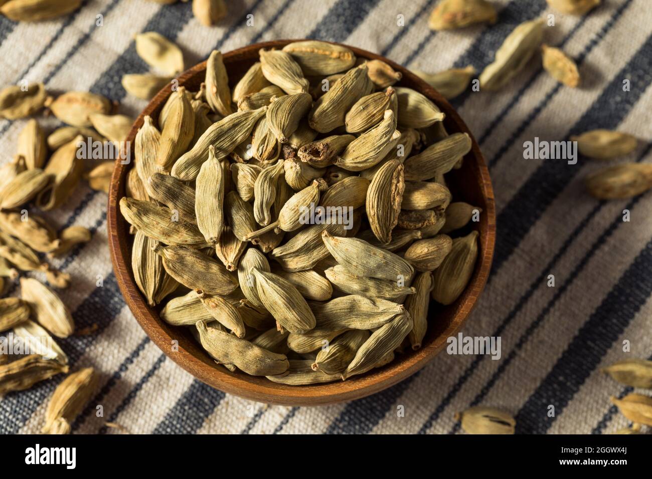 Raw green organic cardamom hi-res stock photography and images - Alamy