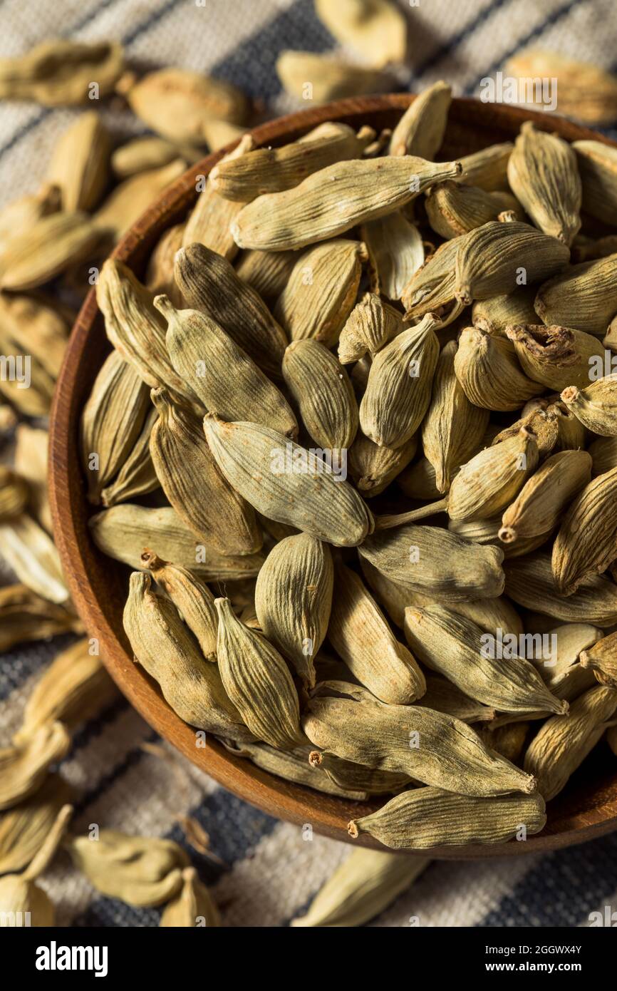 Cardamom pods hi-res stock photography and images - Alamy