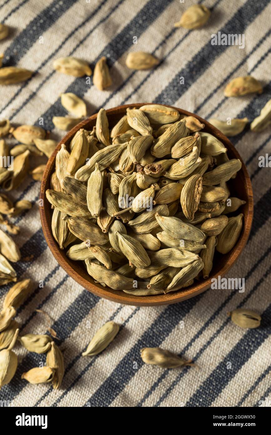 Cardamom pods hi-res stock photography and images - Alamy