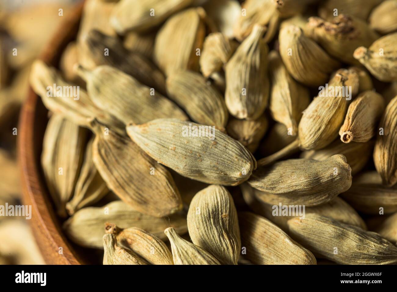 Cardamom pods hi-res stock photography and images - Alamy
