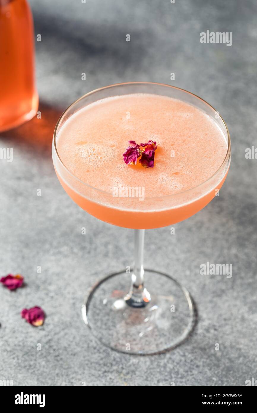 Champagne cocktail rose hi-res stock photography and images - Alamy