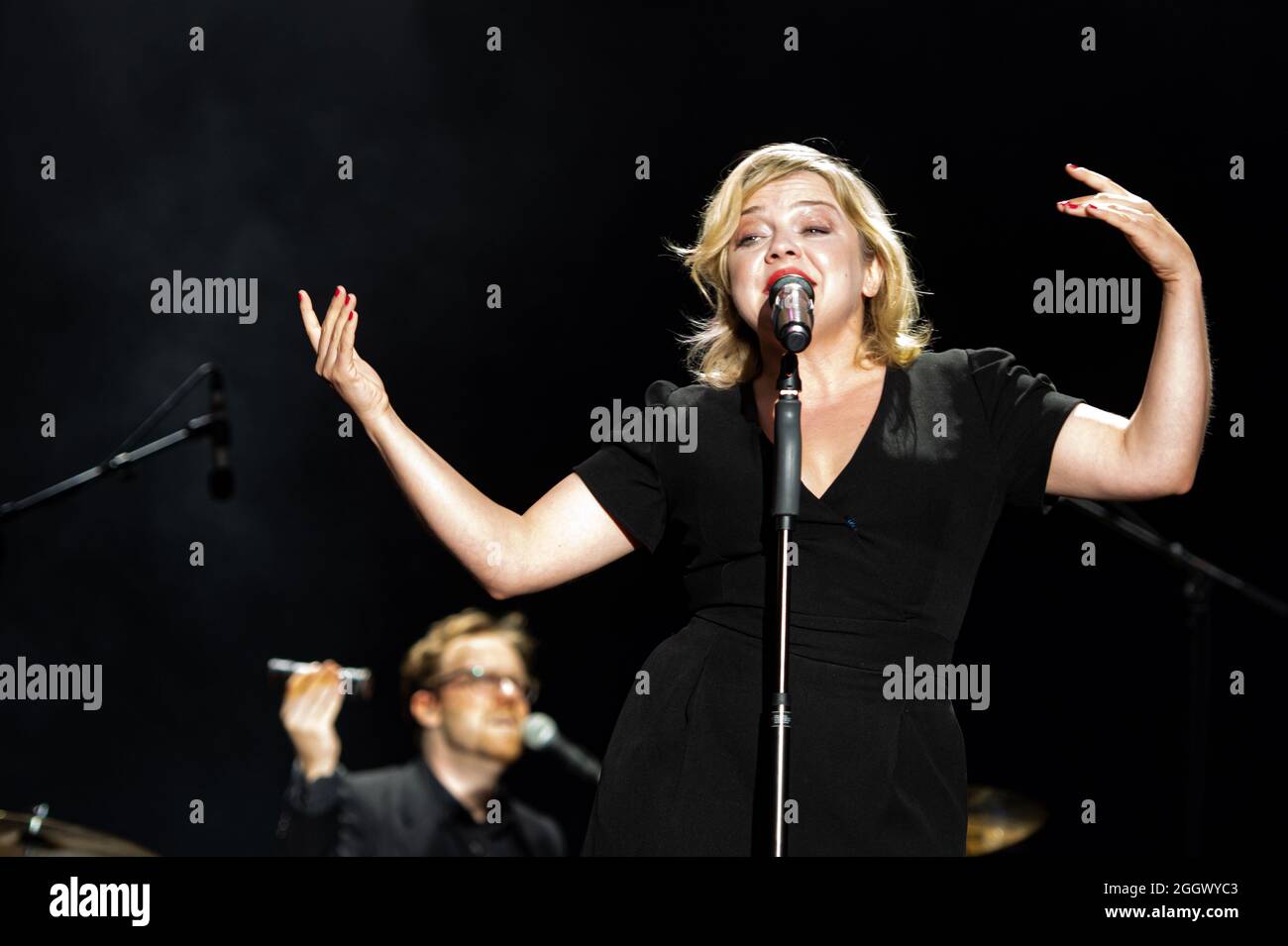 Annett Louisan live open air in der Freilichtbühne JUNGE GARDE im ...