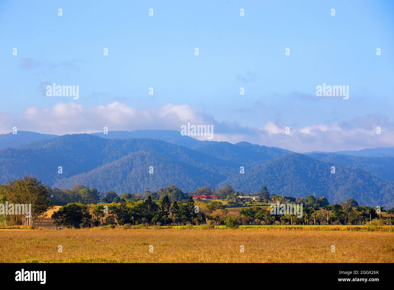 Tinaroo falls dam hi-res stock photography and images - Alamy