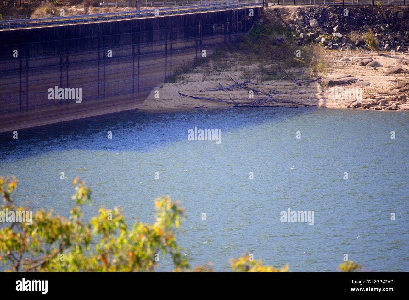 Water level at Tinaroo Falls Dam Stock Photo - Alamy