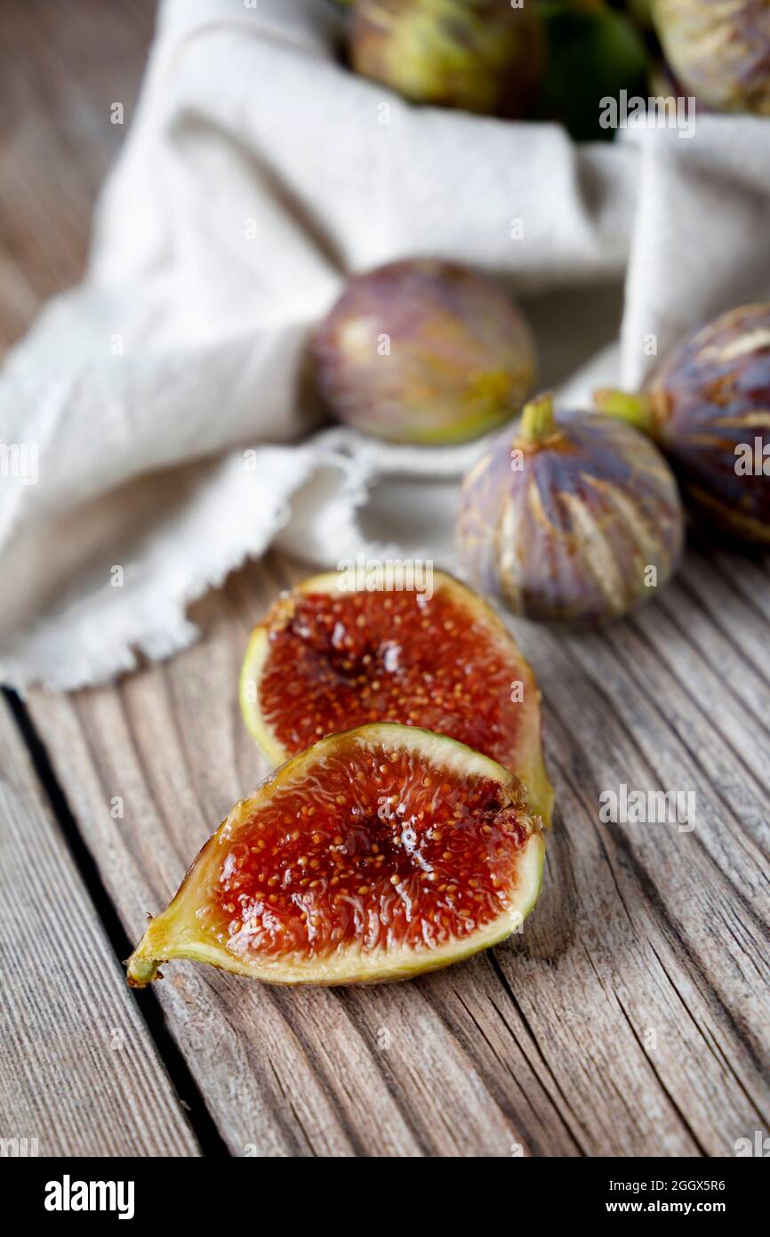 Two basket of figs hi-res stock photography and images - Alamy