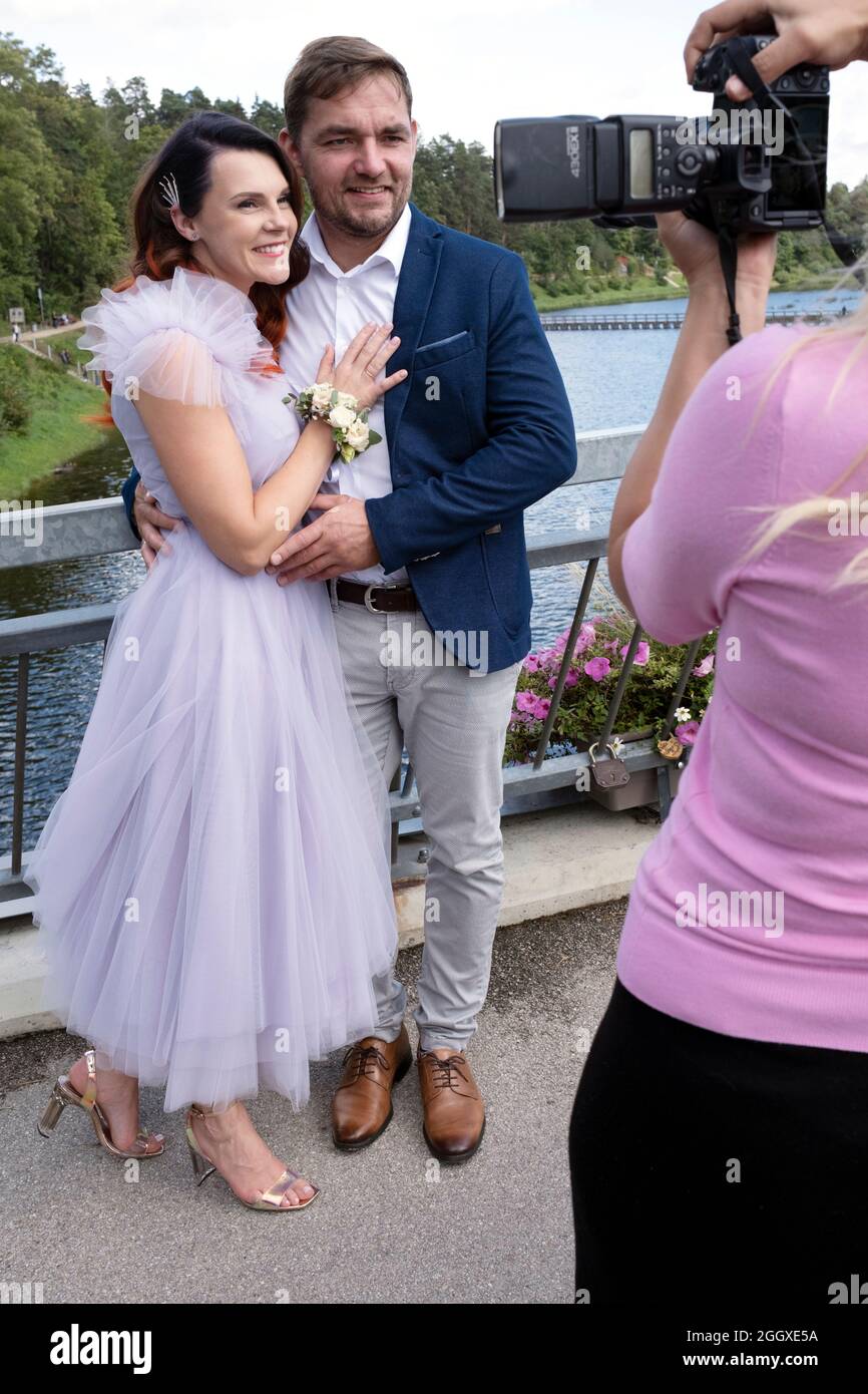 Wedding photo pause hi-res stock photography and images - Alamy