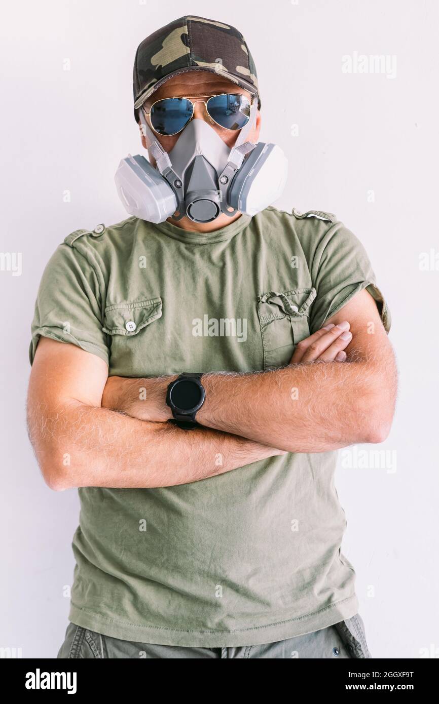 Military person wearing mask hi-res stock photography and images - Alamy