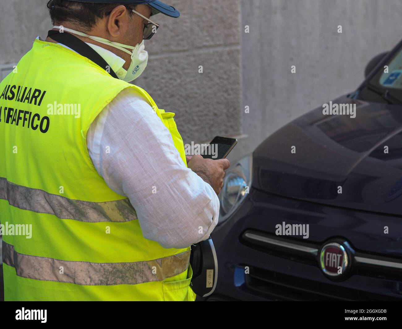 Police issuing a fine hi-res stock photography and images - Alamy