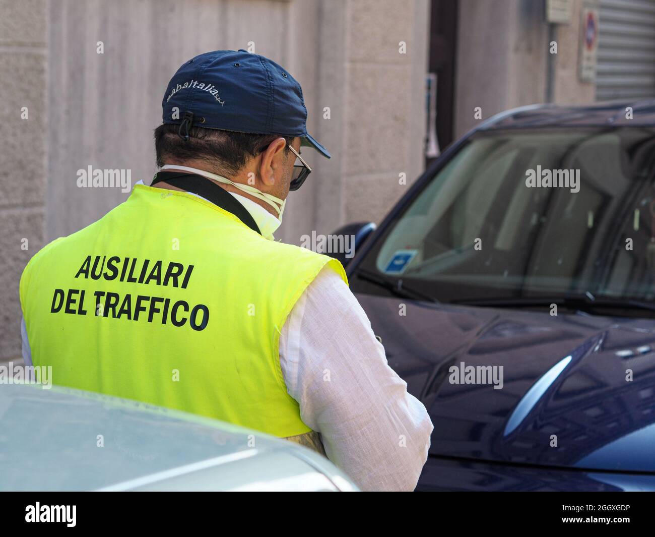 Police issuing a fine hi-res stock photography and images - Alamy
