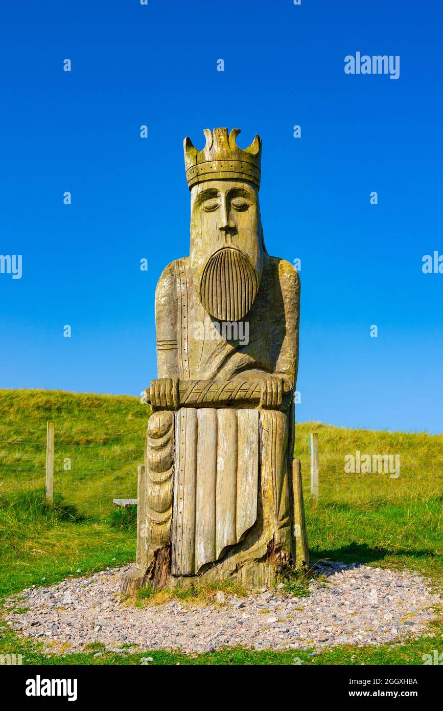 Large wooden sculpture of Lewis Chessman at Ardroil Beach, Uig Sands ...