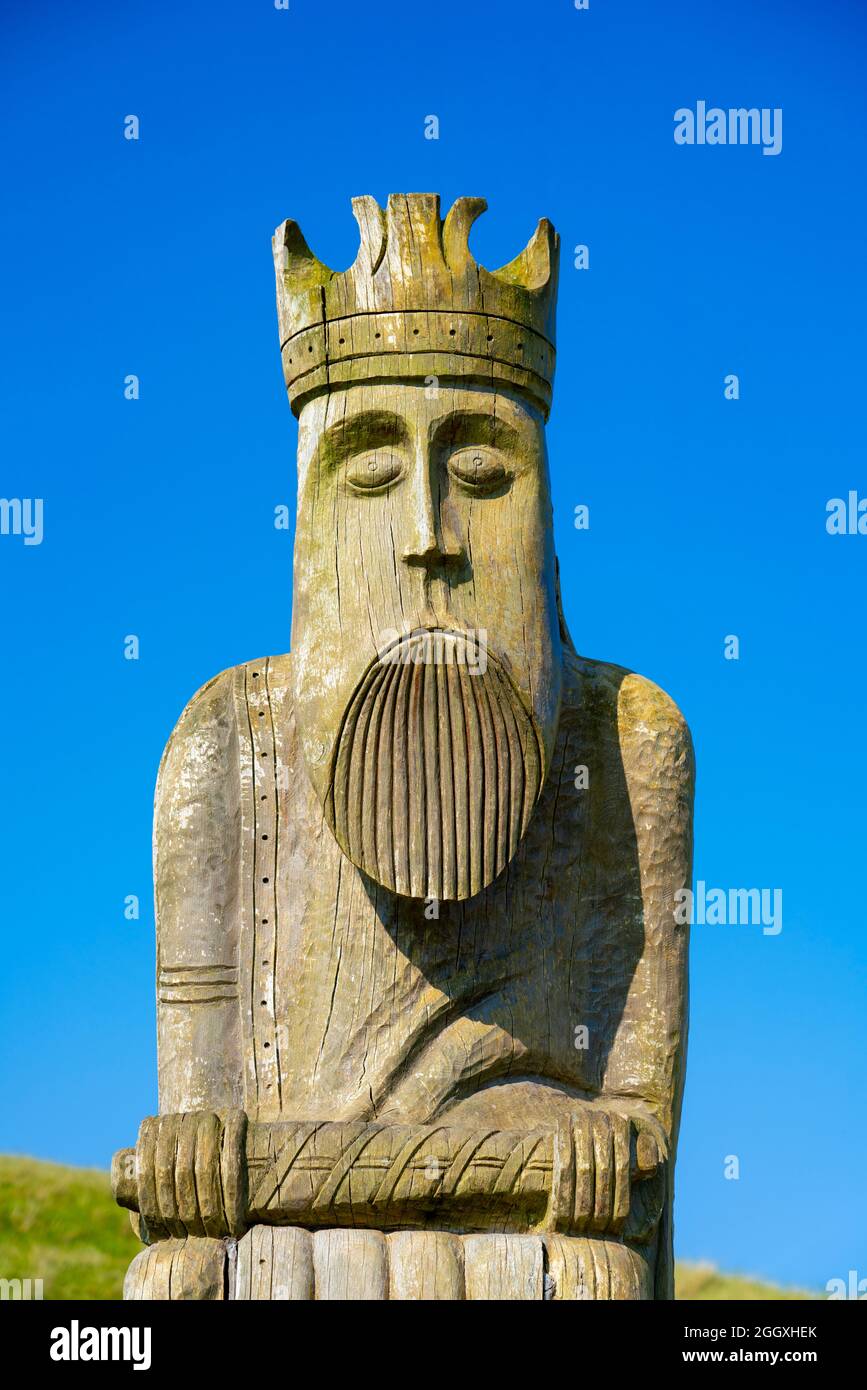 Large wooden sculpture of Lewis Chessman at Ardroil Beach, Uig Sands ...