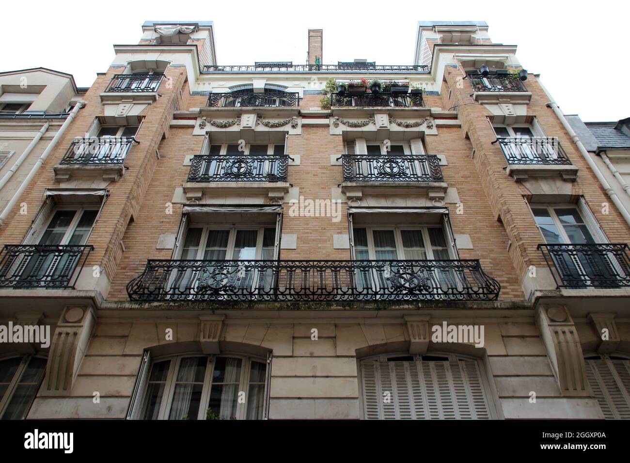 ancient flat building in paris (france Stock Photo - Alamy