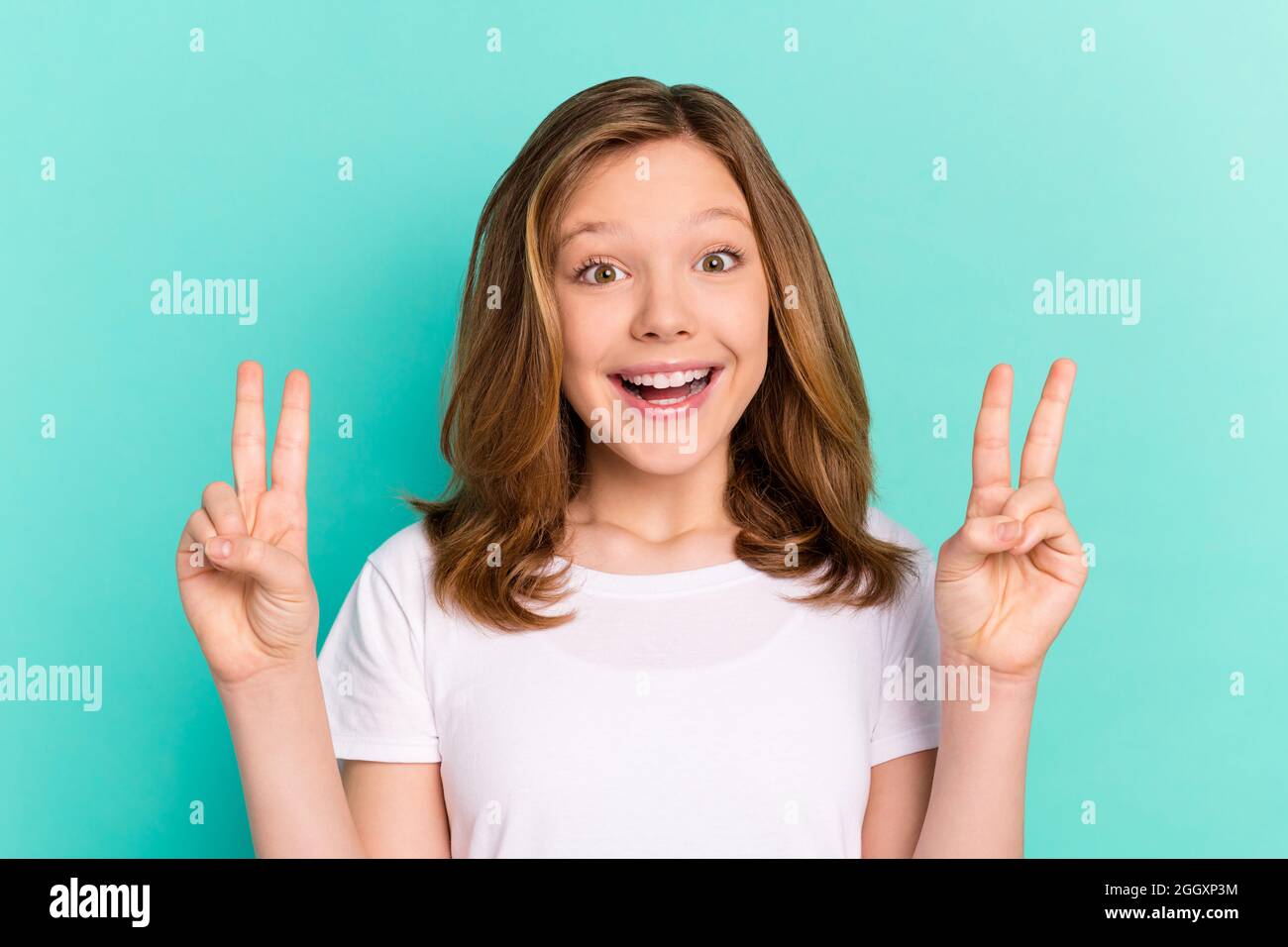 Photo portrait little girl smiling showing v-sign gesture isolated ...