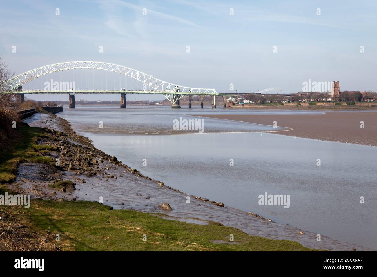 The Mersey Tidal Bore approaching Wigg Island Community Park in Runcorn ...