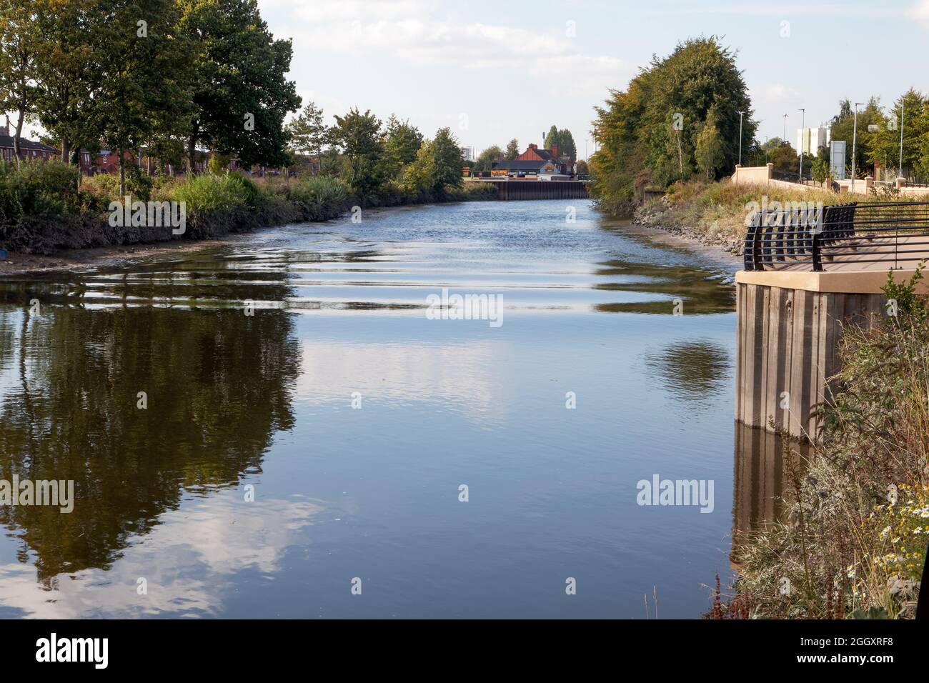 The Mersey Tidal Bore, now an undular wave, in the final stretch to ...