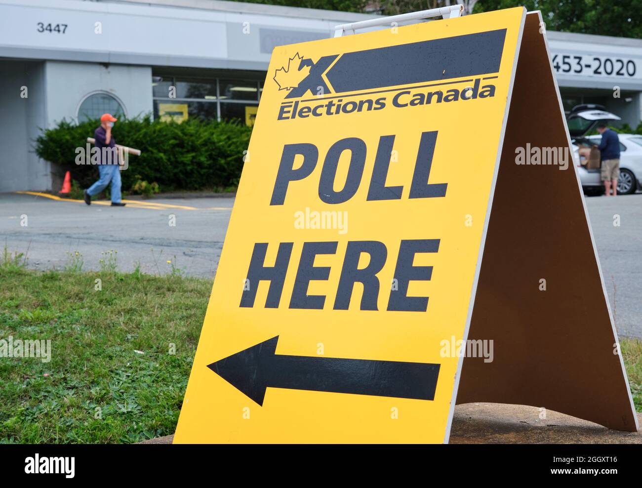 Advance polling hi-res stock photography and images - Alamy