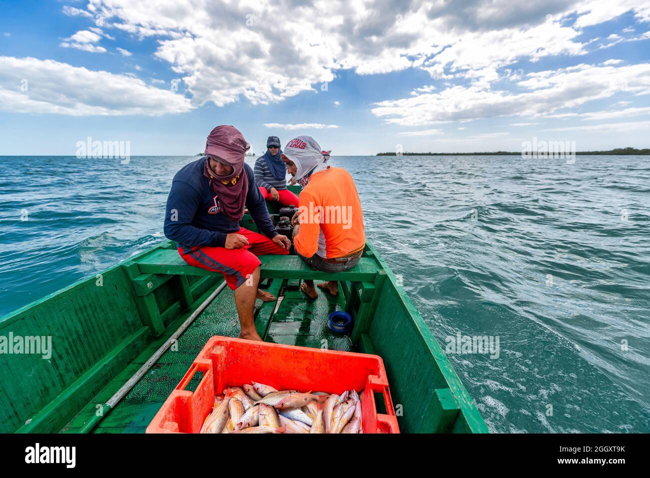 Lifestyle of Cuban people on a fishing day Stock Photo - Alamy