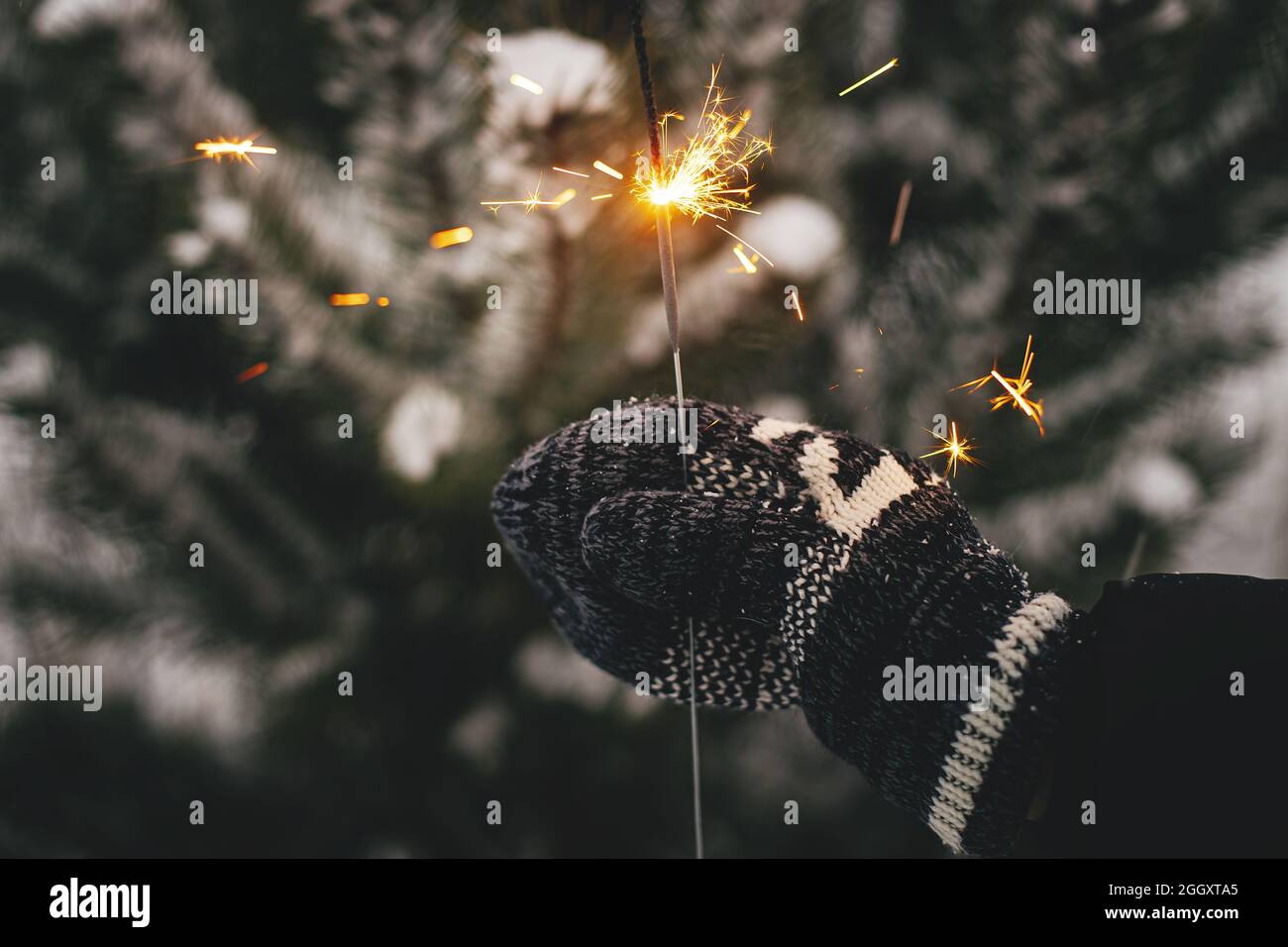 Hand glo hi-res stock photography and images - Alamy