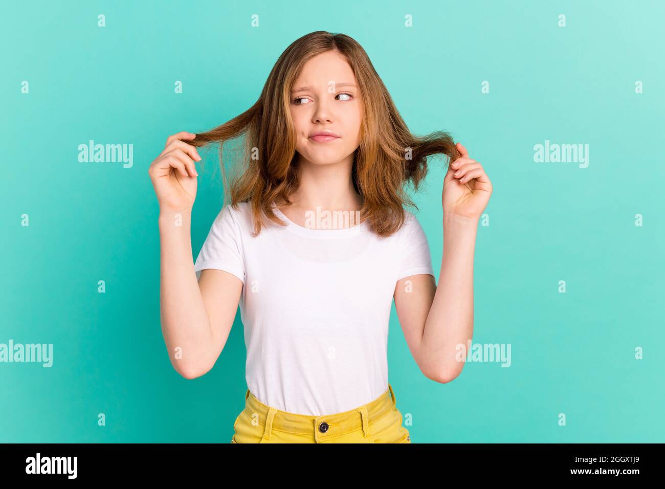 Photo portrait girl sad got splitted ends damaged hair need haircut ...