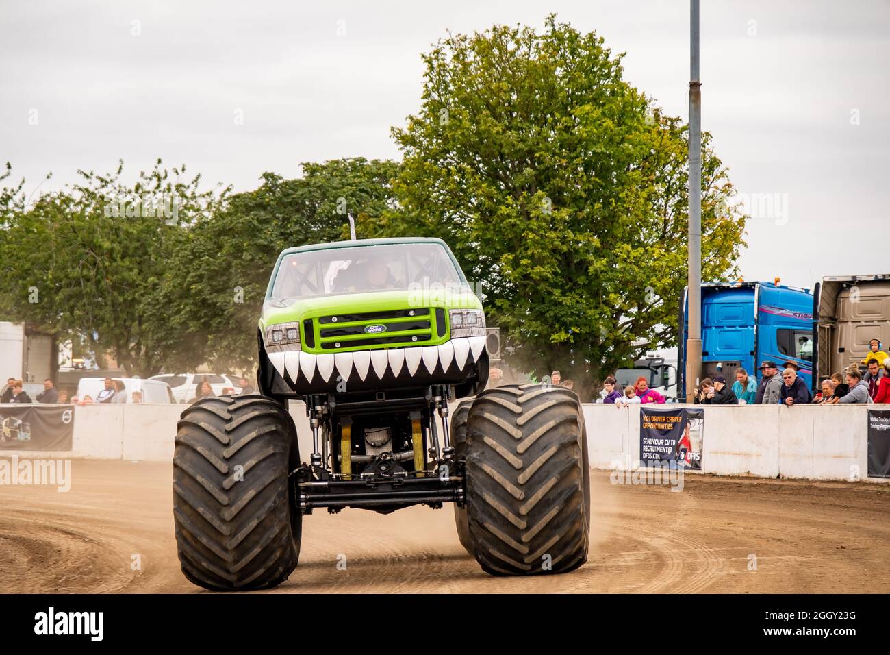 Monster truck swamp thing hi-res stock photography and images - Alamy