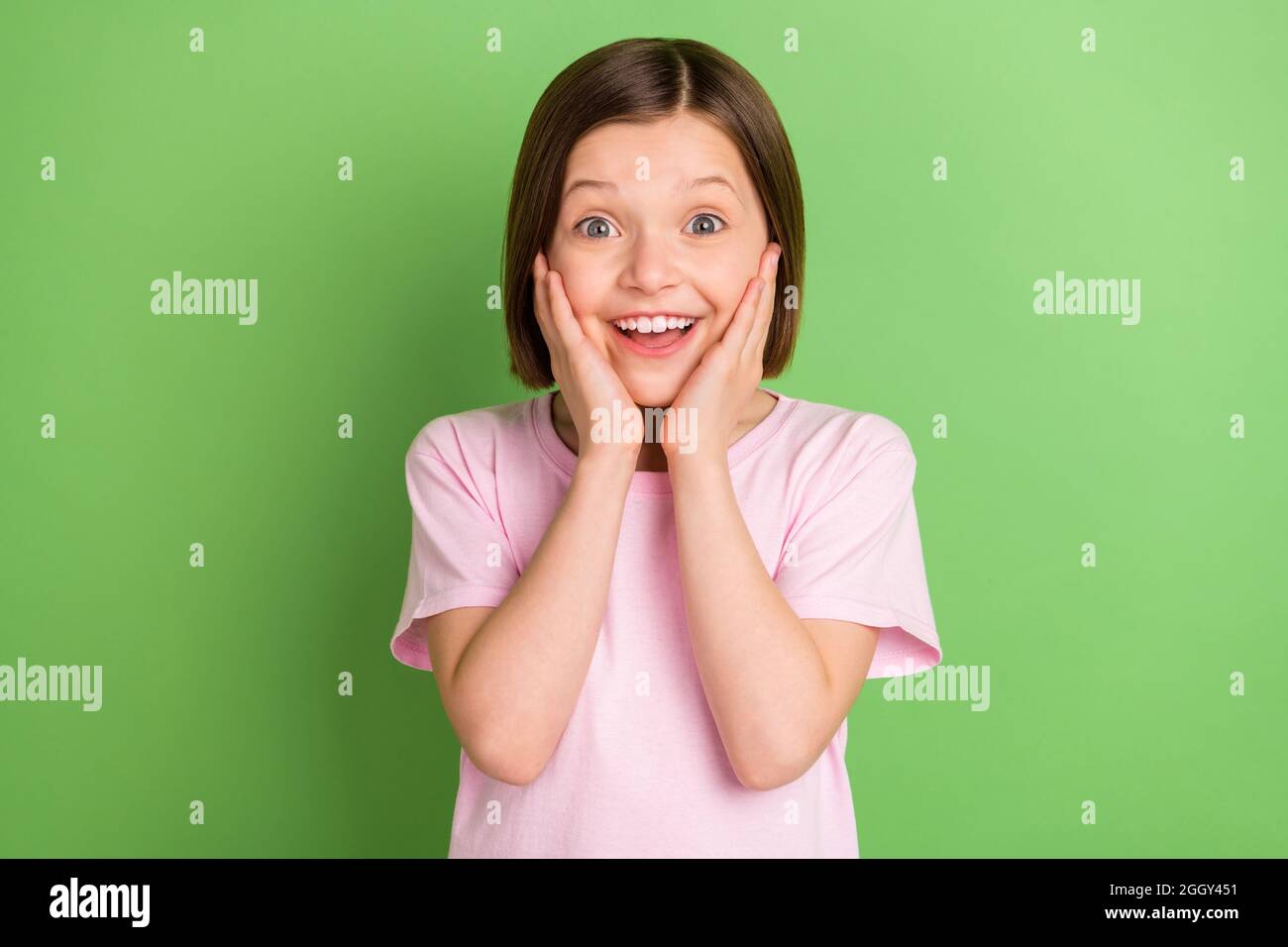 Photo of young little girl happy positive smile amazed shocked ...