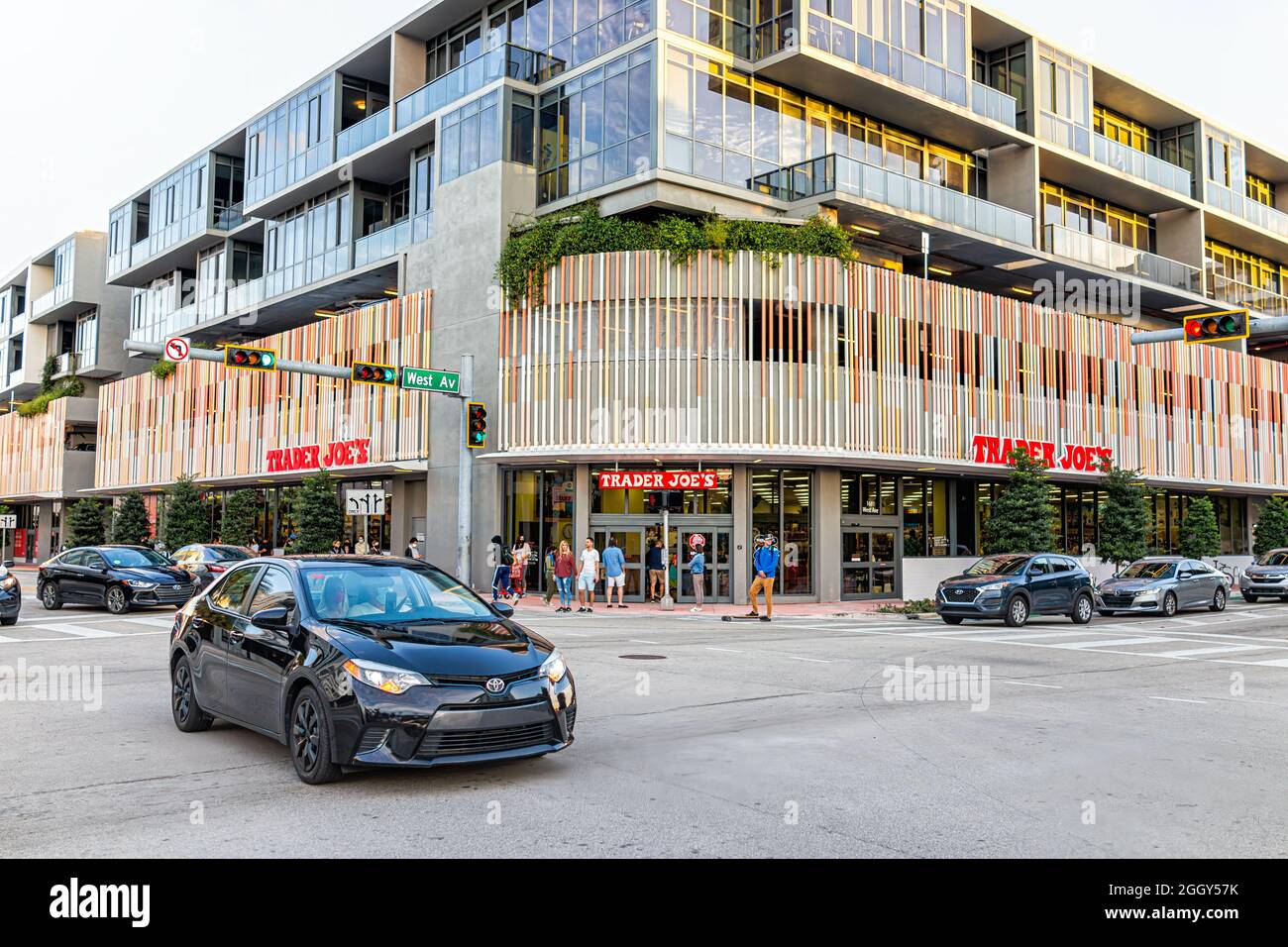 Line trader joes miami beach hi-res stock photography and images - Alamy