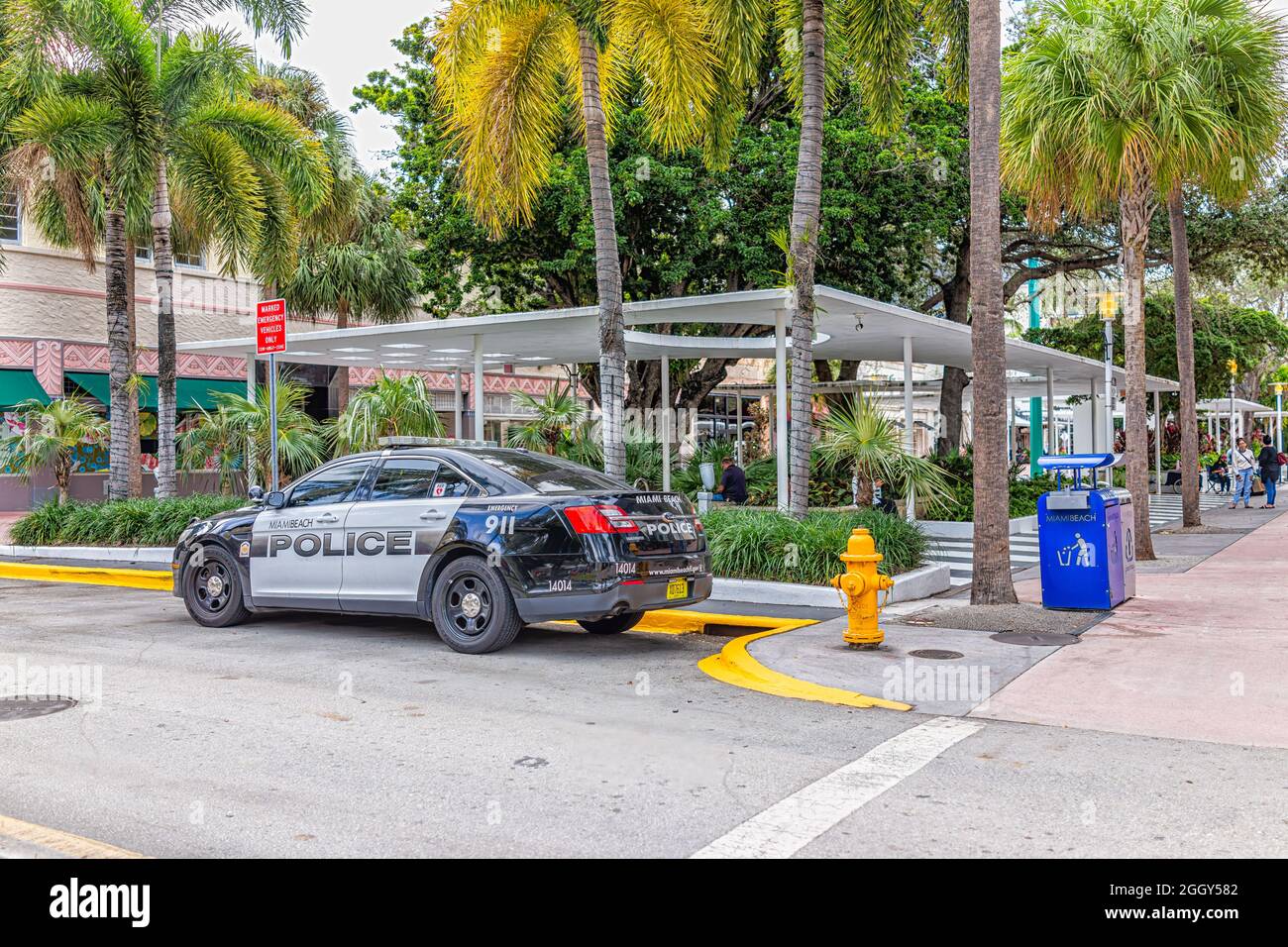 Lincoln road mall car hi-res stock photography and images - Alamy