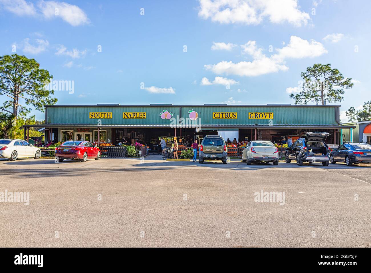 Naples, USA - January 26, 2021: Florida South Naples Citrus Grove store ...