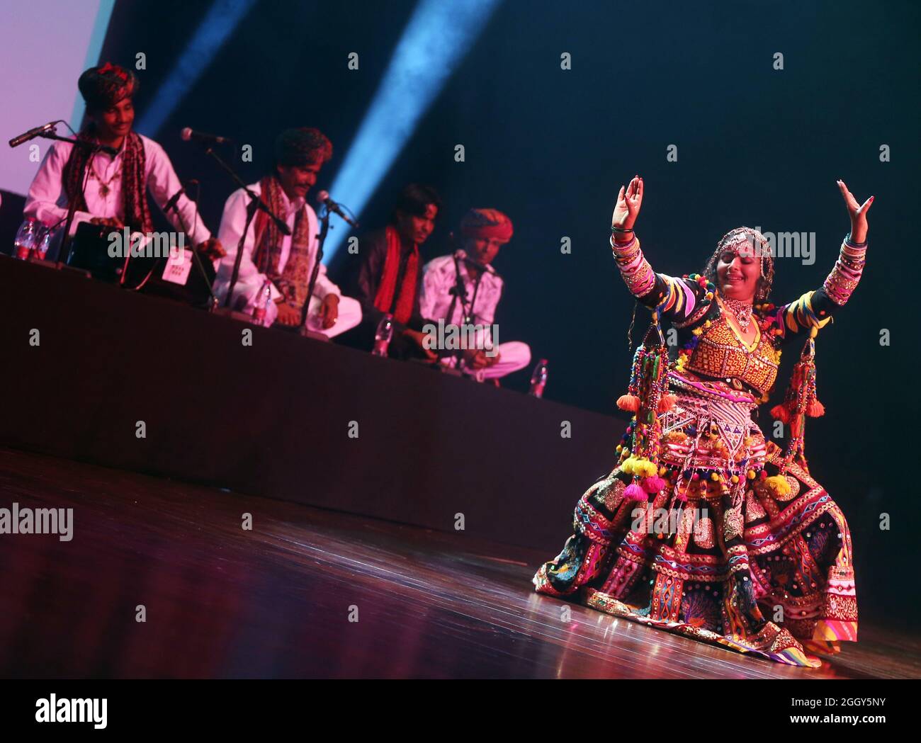 Rajasthani dance hi-res stock photography and images - Alamy