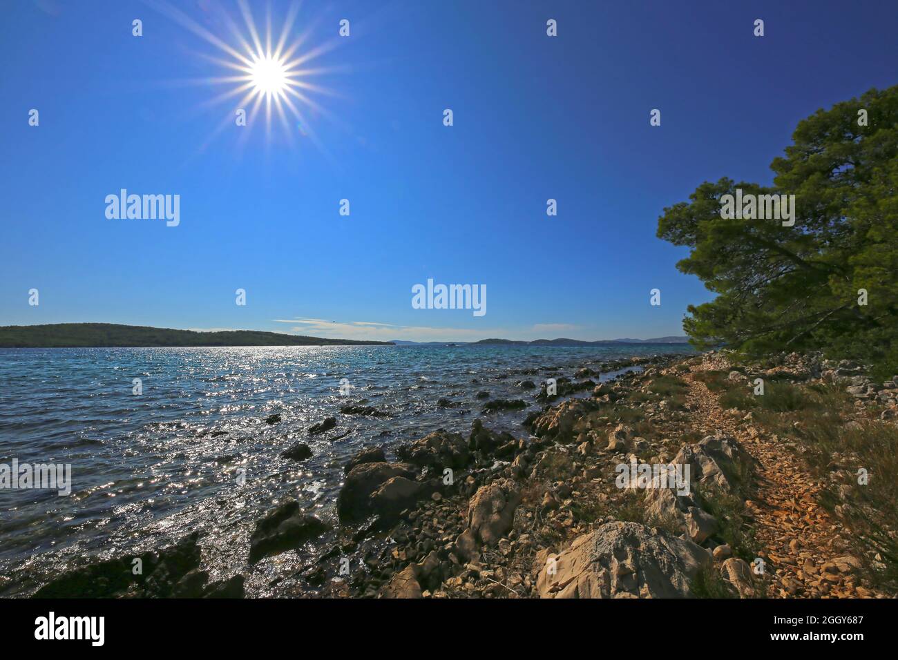 Seascape. September sun on the Adriatic coast Stock Photo - Alamy