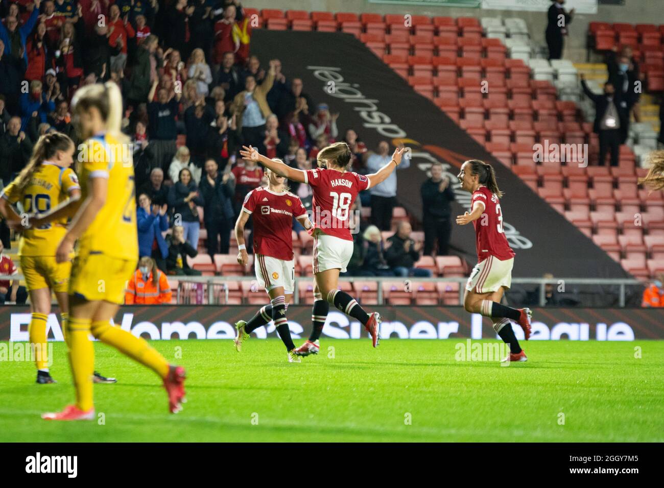 Batlle manchester united goal hi-res stock photography and images - Alamy