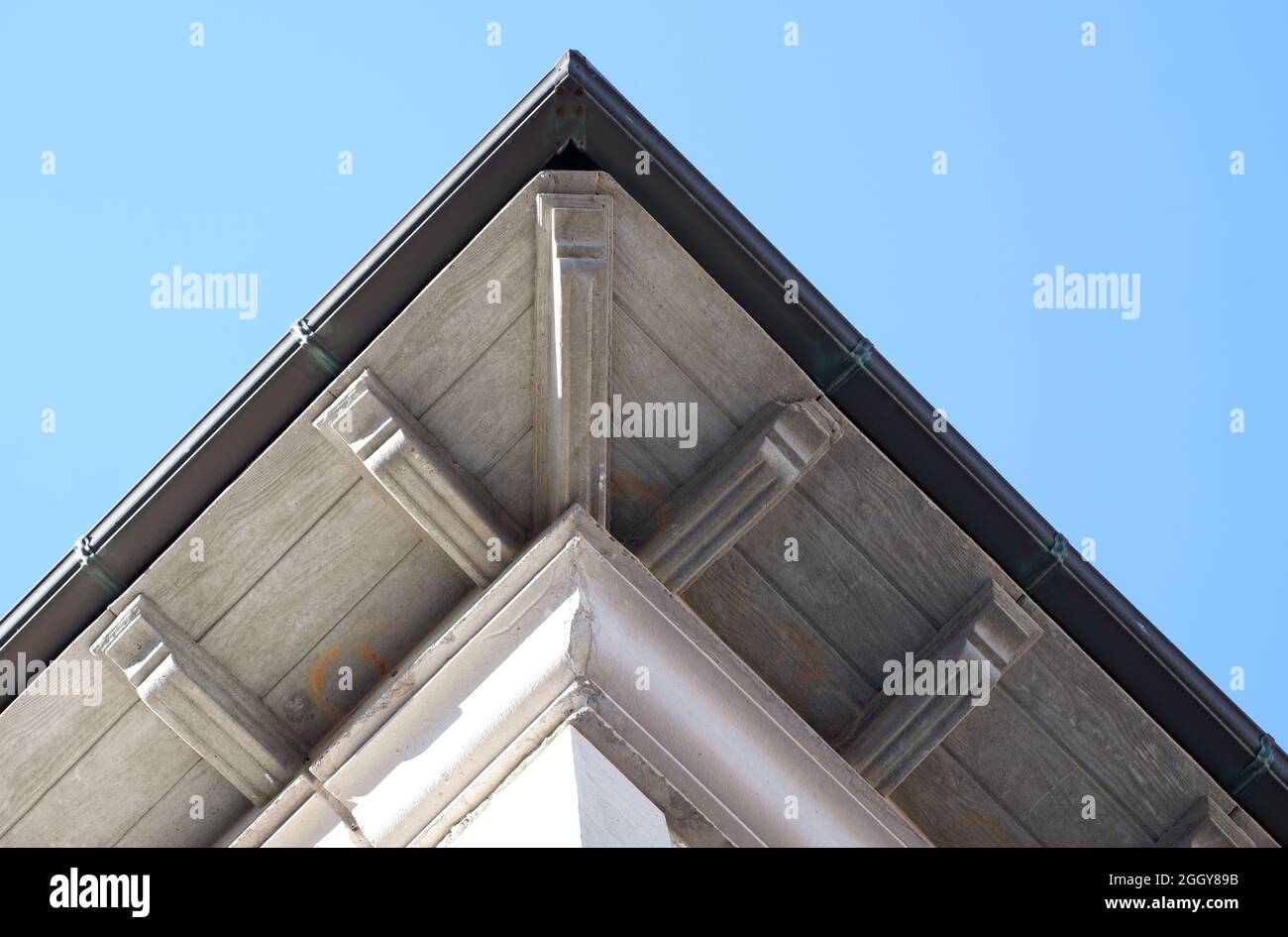 Roof corner hi-res stock photography and images - Alamy