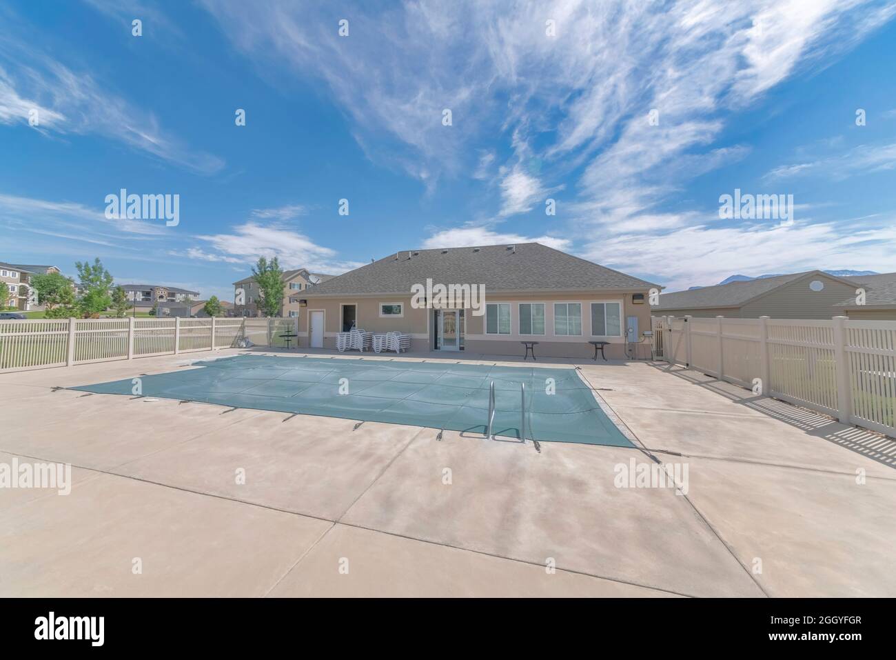 Suburban neighborhood houses pool hi-res stock photography and images ...