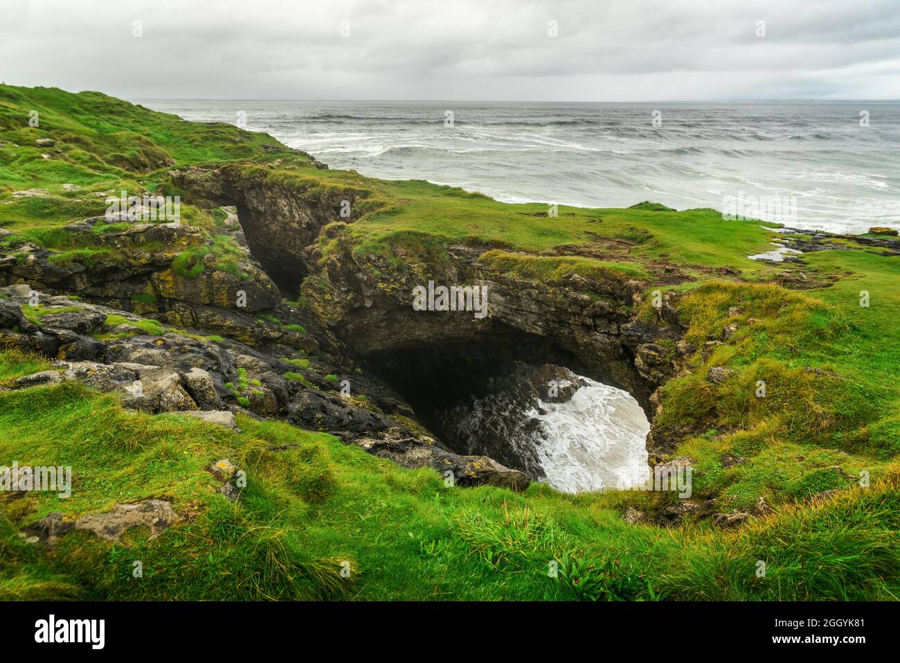 Stone bridge county donegal hi-res stock photography and images - Alamy
