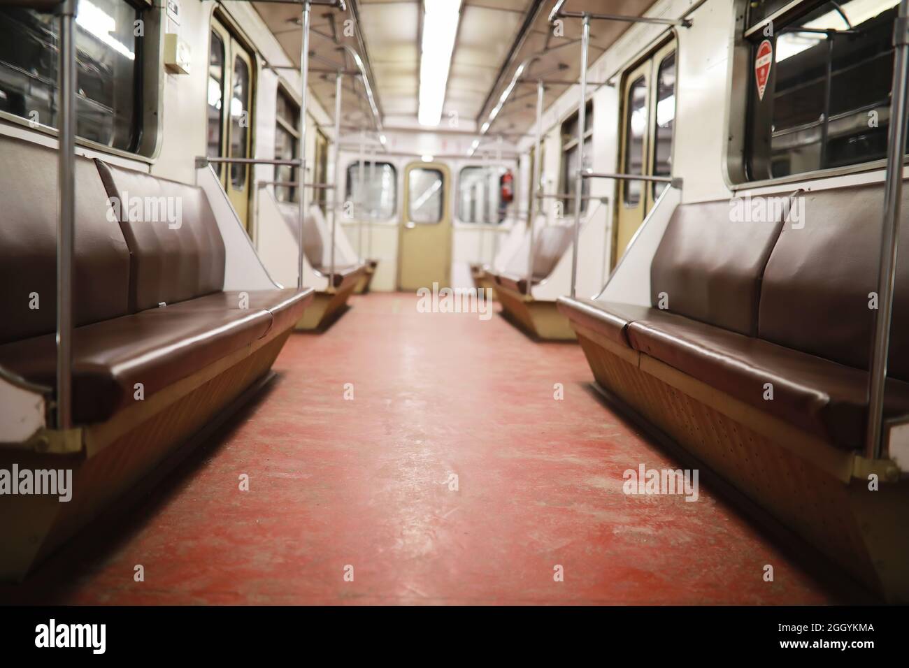 Subway car with empty seats. Empty subway car Stock Photo - Alamy